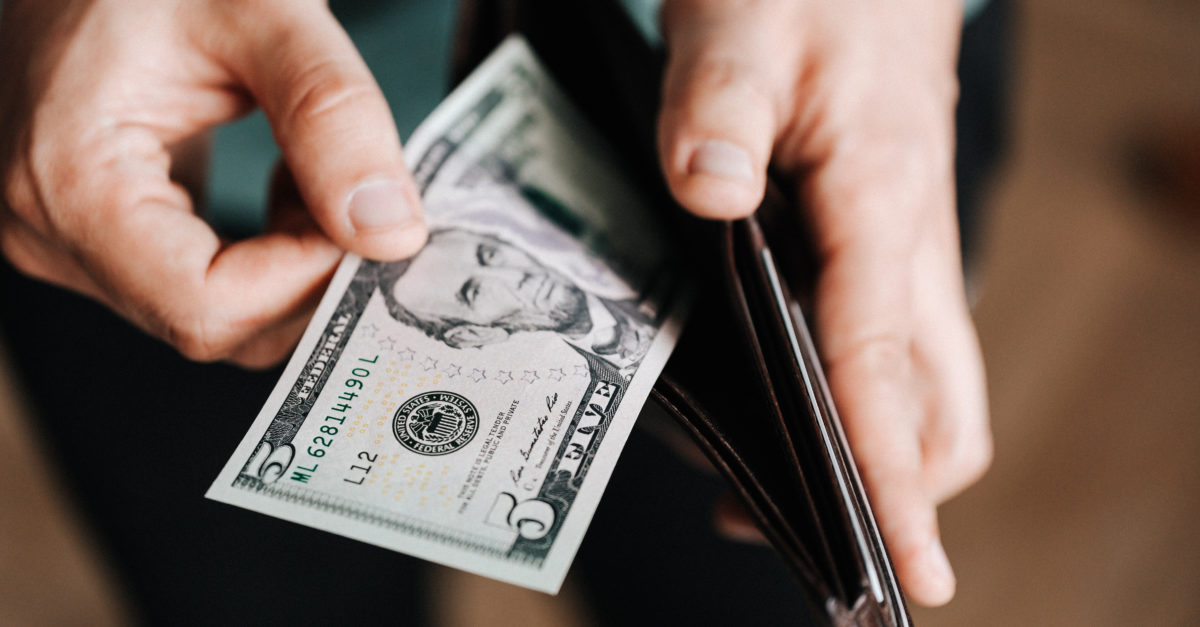 Should You Always Leave a 20% Tip? Here’s a Tip Guide for Every ...